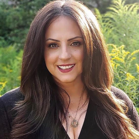 Lisa Cunningham's Instagram, Twitter & Facebook on IDCrawl